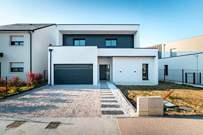 Maison à vendre - Saint-Jean-de-Linières - 6 pièces - 4 chambres