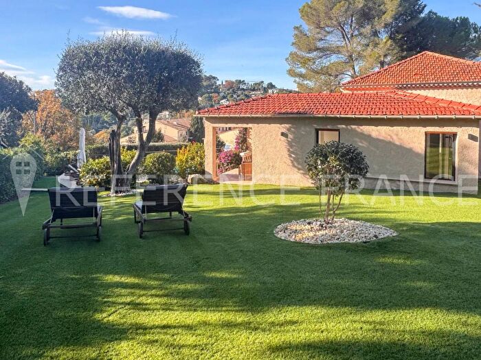 Maison à louer - Mougins - 6 pièces - 5 chambres