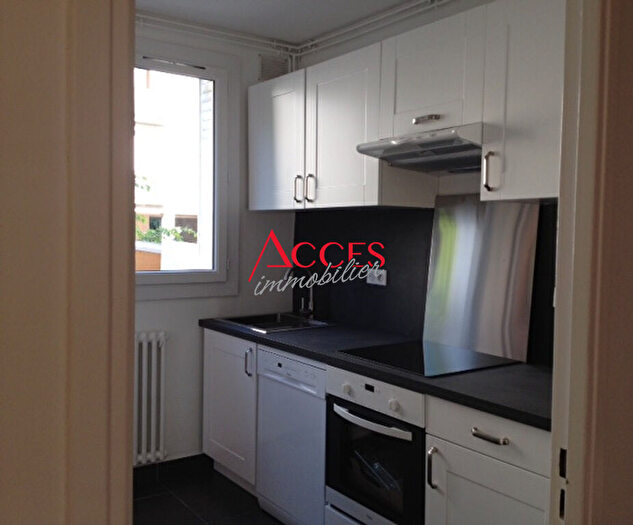 Appartement à louer - Limoges, Centre-ville, Hôtel de Ville, Emailleurs - 3 pièces - 2 chambres