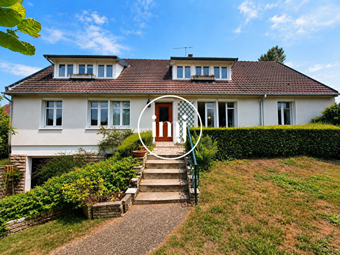 Maison 5 pièces à Le Mesnil-le-Roi, à vendre