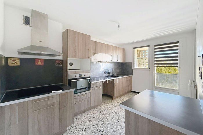 Apt : Appartement 5 pièces à louer