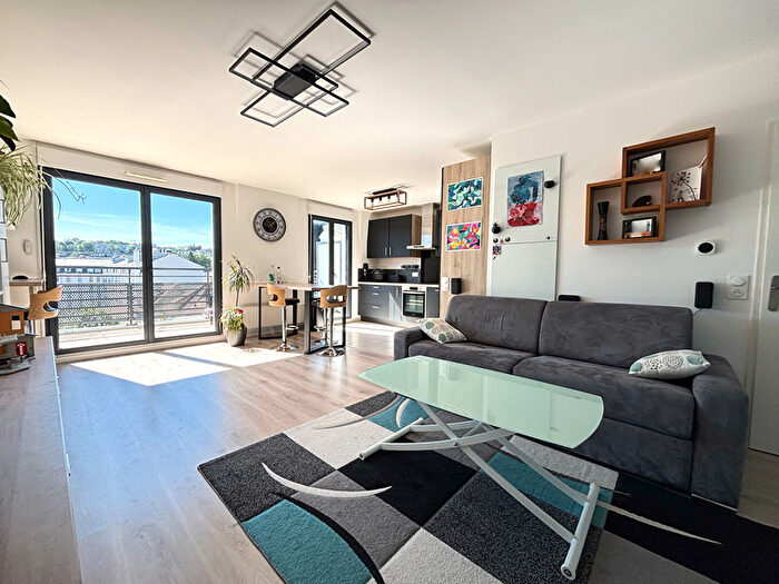 Saint-Cyr-l'École, Centre-ville : Appartement 4 pièces à vendre