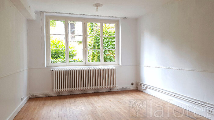 Appartement 3 pièces à Auxerre, Centre-ville, à louer