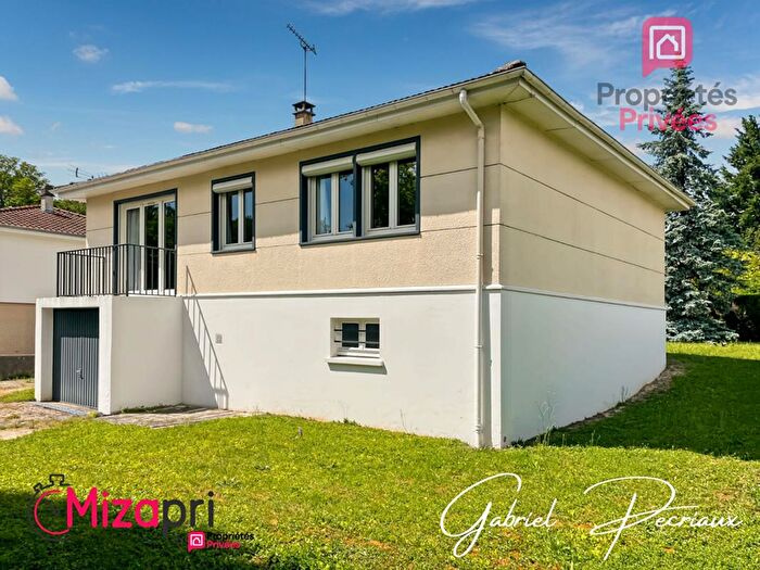 Saint-Julien-les-Villas : Maison 4 pièces à vendre