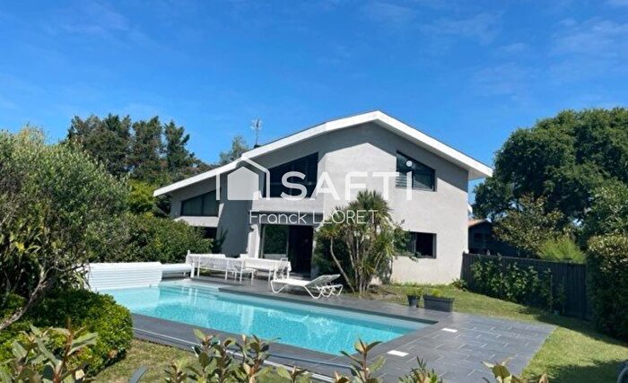 Maison à vendre - Vendays-Montalivet - 11 pièces - 7 chambres