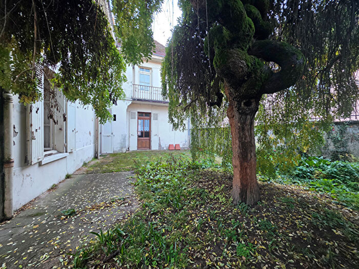 Maison à vendre - Saint-Genix-sur-Guiers - 7 pièces - 6 chambres