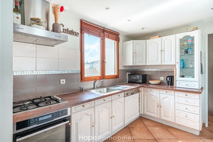 Appartement à vendre - Pierre-Bénite - 4 pièces - 3 chambres