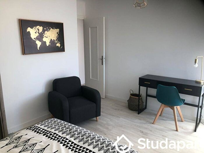 Haute Roche Ouest, Oullins-Pierre-Bénite : Appartement 1 pièce à louer