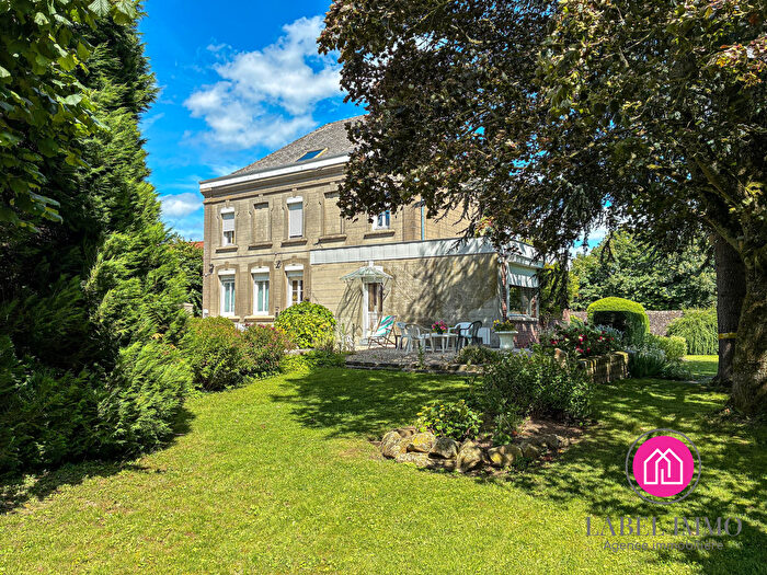 Maison 10 pièces à Sebourg, à vendre