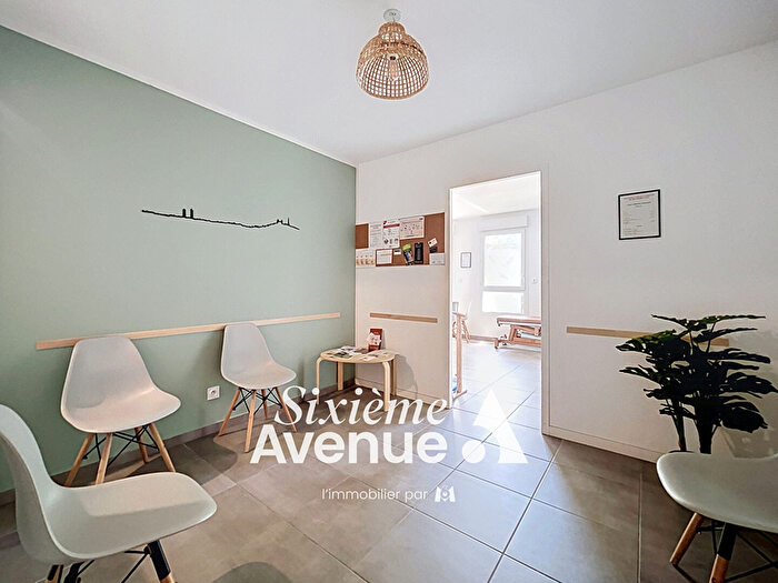 Décines-Charpieu, Centre-ville : Appartement 3 pièces à vendre