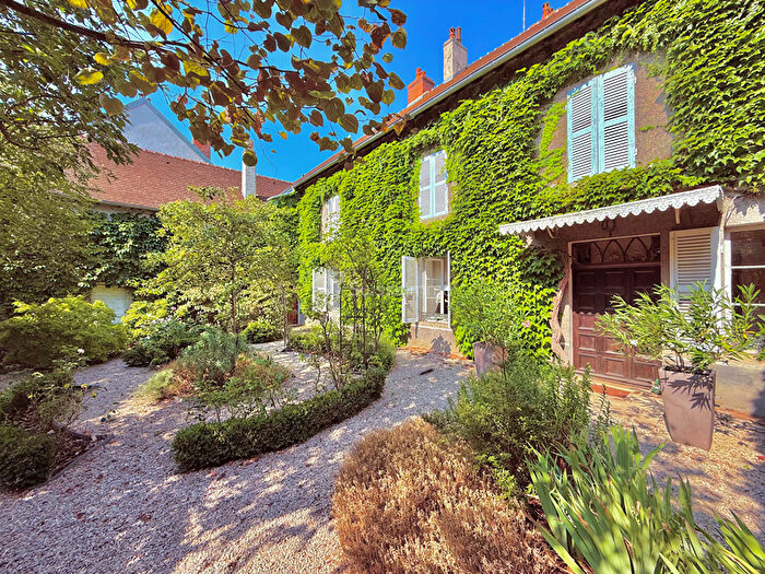 Dampierre-sur-Salon : Maison 14 pièces à vendre