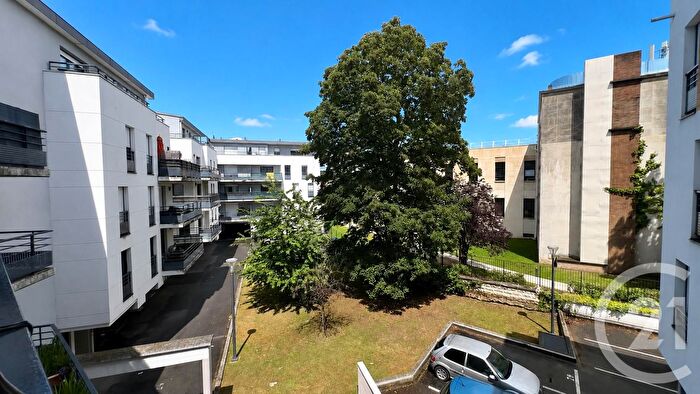 Appartement 3 pièces à vendre à Saint-Ouen-l'Aumône, Centre-ville, Prairie