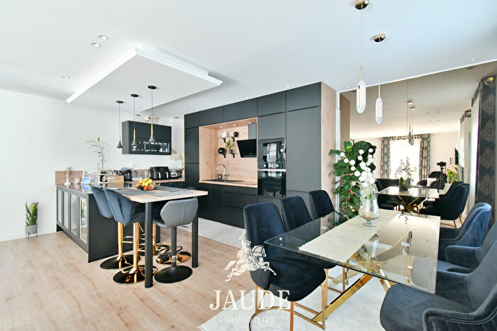 Maison à vendre - Cébazat - 6 pièces - 4 chambres