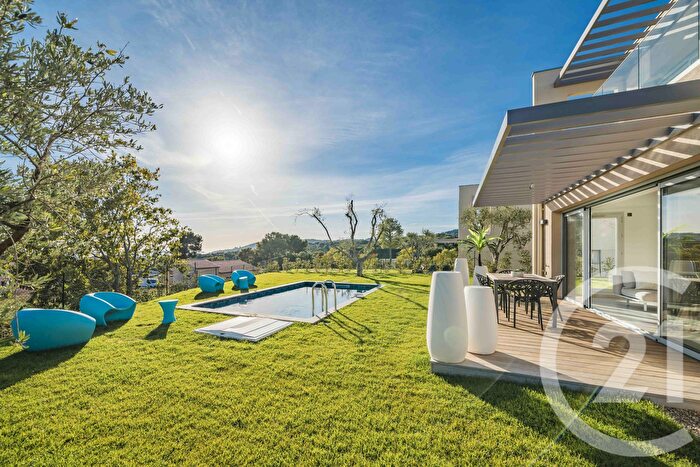 Maison à vendre - Antibes, Rabiac, Carriat, Les Semboules, Les Brusquets - 5 pièces - 4 chambres