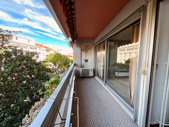 Appartement à louer - Marseille e , Les Chartreux - 3 pièces - 2 chambres