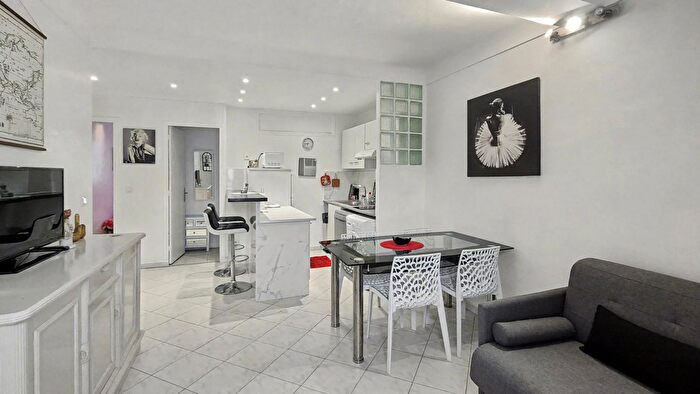 Appartement à vendre - Cannes, Centre-ville - 3 pièces - 2 chambres