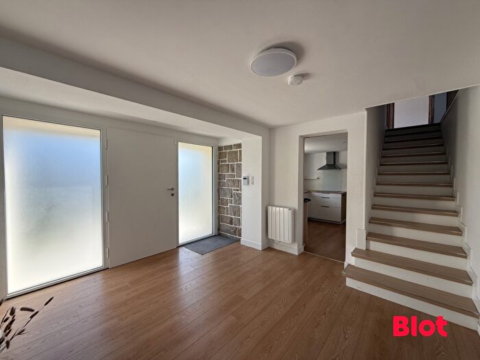 Maison 7 pièces à Châteaugiron, à vendre