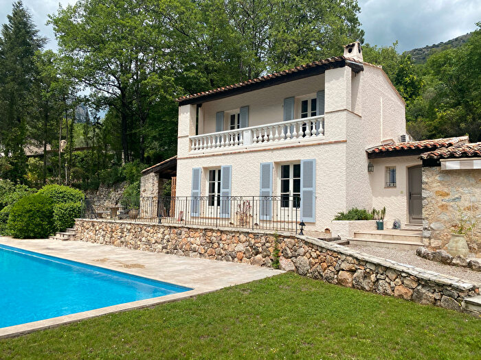 Maison à vendre - Tourrettes-sur-Loup - 6 pièces - 5 chambres