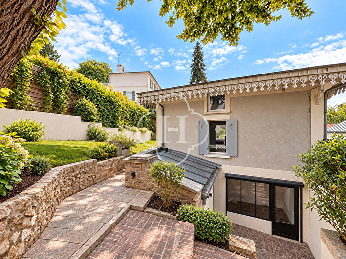 Maison 8 pièces à La Celle-Saint-Cloud, à vendre