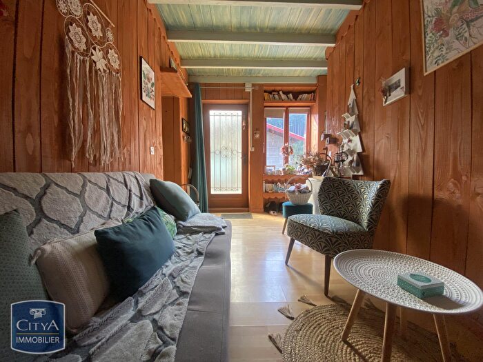 Maison 4 pièces à Saint-Vincent-de-Reins, à vendre