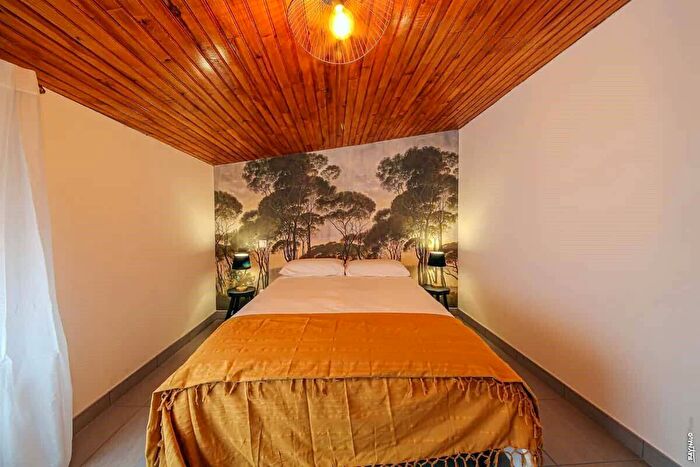 Appartement à louer - Place Bosquet, Graulhet - 3 pièces - 1 chambre