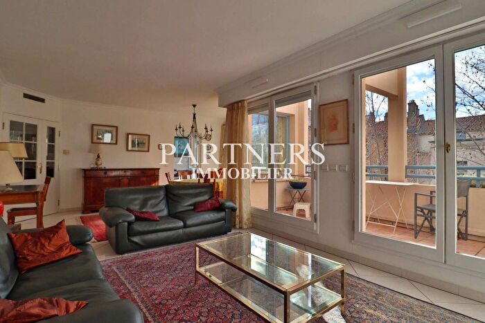 Appartement à louer - Centre Ville, Aix-en-Provence - 5 pièces - 3 chambres