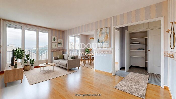 Reims, Europe, Chemin Vert : Appartement 5 pièces à vendre