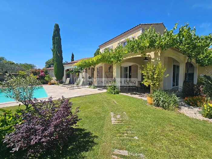 Maison à vendre - Saint-Martin-de-Crau - 12 pièces - 8 chambres