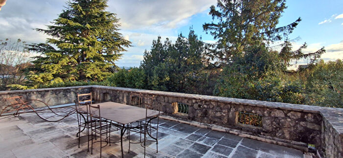 Maison à vendre - Pierrelatte, Le Claux, La Croix dOr, Les Prairies - 10 pièces - 5 chambres