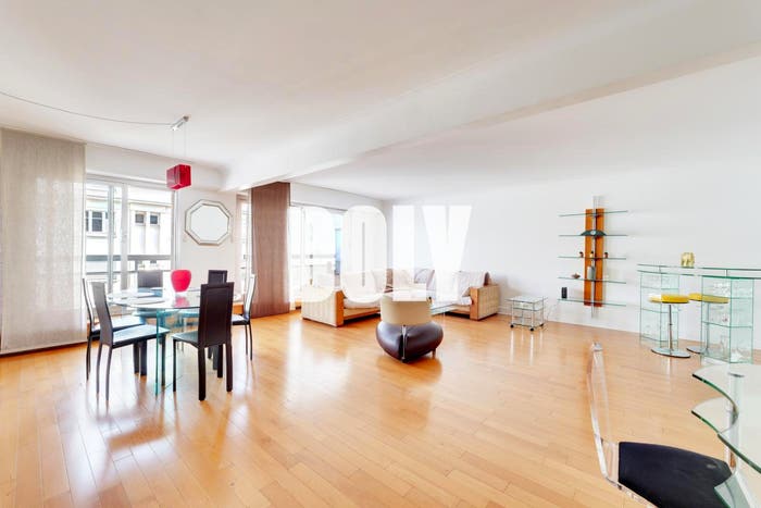 Appartement 4 pièces à vendre à Paris 15ème, Violet, Commerce