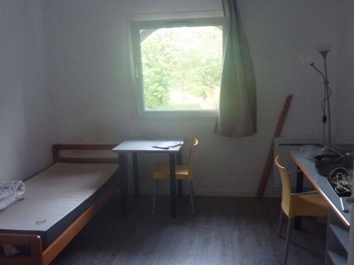 Appartement à louer - Barbâtre-Saint Remy-Verrerie, Reims - 1 pièce