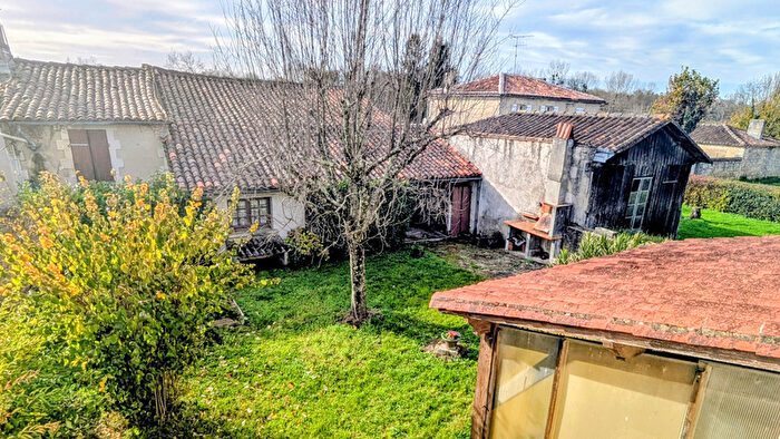 Maison à vendre - Cherves-Richemont - 6 pièces - 4 chambres