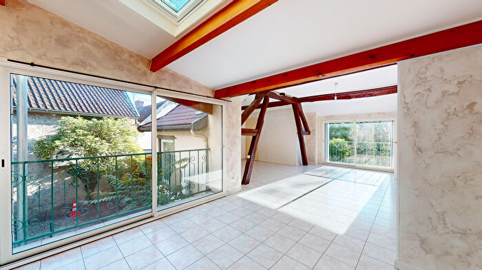 Maison à louer - Beire-le-Châtel - 5 pièces - 3 chambres