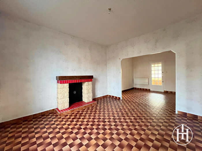 Maison à vendre - Saint-Amand-Montrond - 5 pièces - 4 chambres