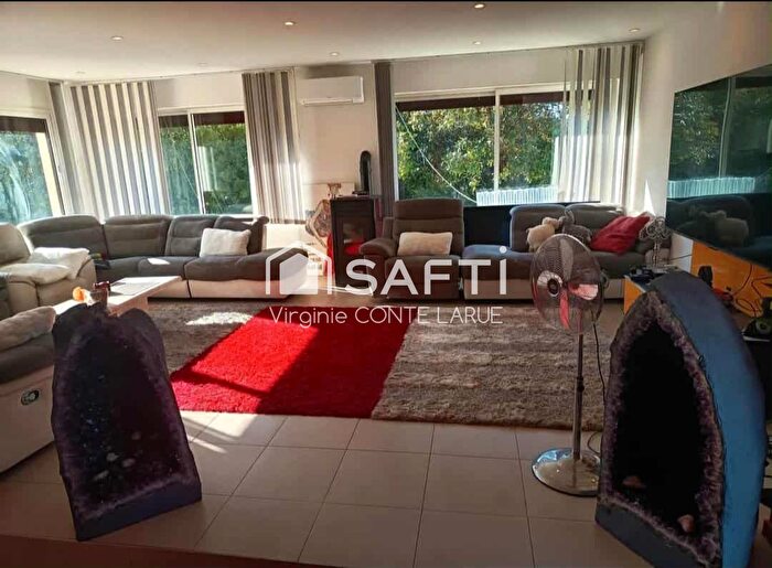 Maison à vendre - Chasseneuil-sur-Bonnieure - 10 pièces - 7 chambres