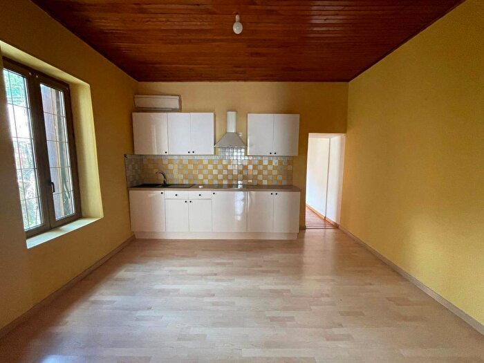 Appartement à louer - Centre Ville, La Grand-Combe - 5 pièces - 3 chambres