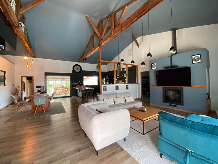 Maison à vendre - Abjat-sur-Bandiat - 9 pièces - 6 chambres