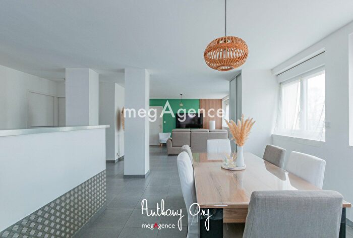 Appartement à vendre - Roullours - 4 pièces - 3 chambres