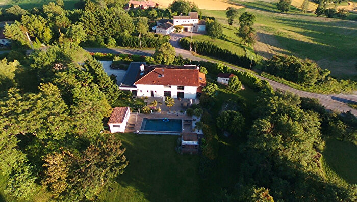 Maison à vendre - Le Castéra - 8 pièces - 5 chambres