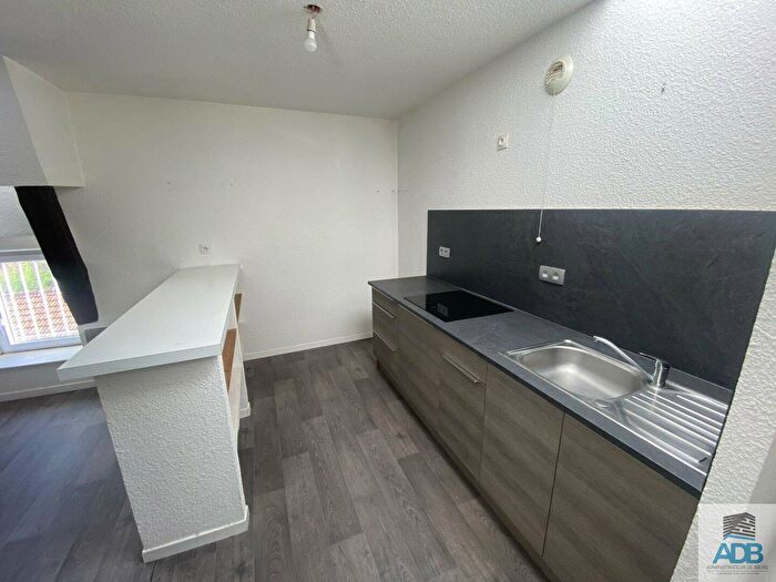 Appartement 2 pièces à Saint-Germain-Lespinasse, à louer