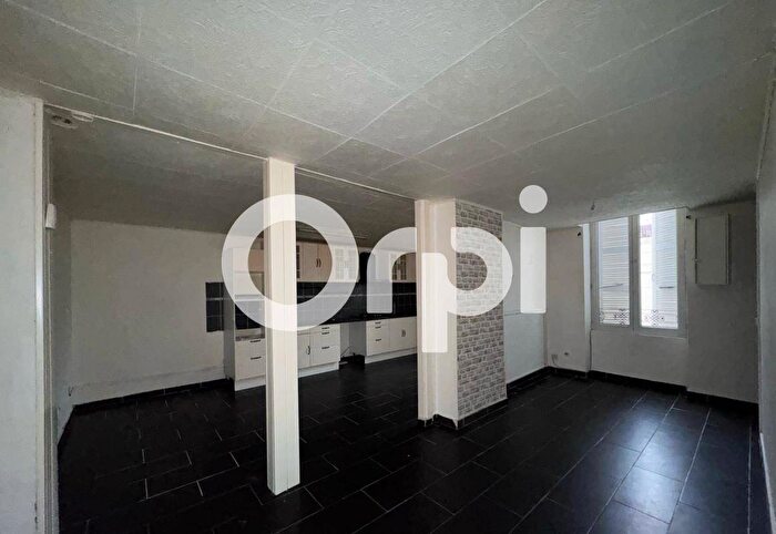 Maison à louer - Beaurepaire - 6 pièces - 5 chambres