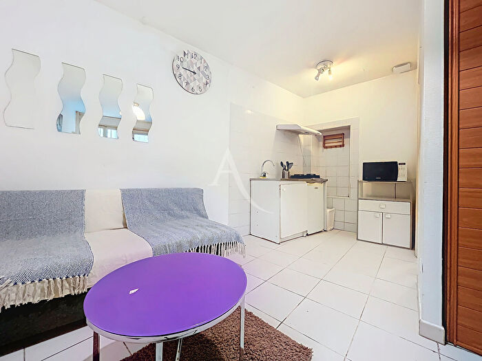 Maisons à vendre et appartements à louer - 1