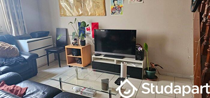 Appartement à louer - Cormiers-Hauts Batons-Champy-Butte Verte, Noisy-le-Grand - 1 pièce - 1 chambre