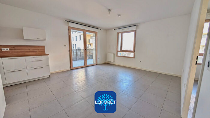 Appartement à vendre - Saint-Priest, Centre-ville - 2 pièces - 1 chambre