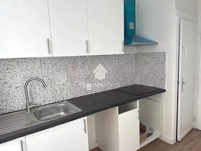 Appartement à louer - Marseille e , Saint-Pierre - 3 pièces - 2 chambres