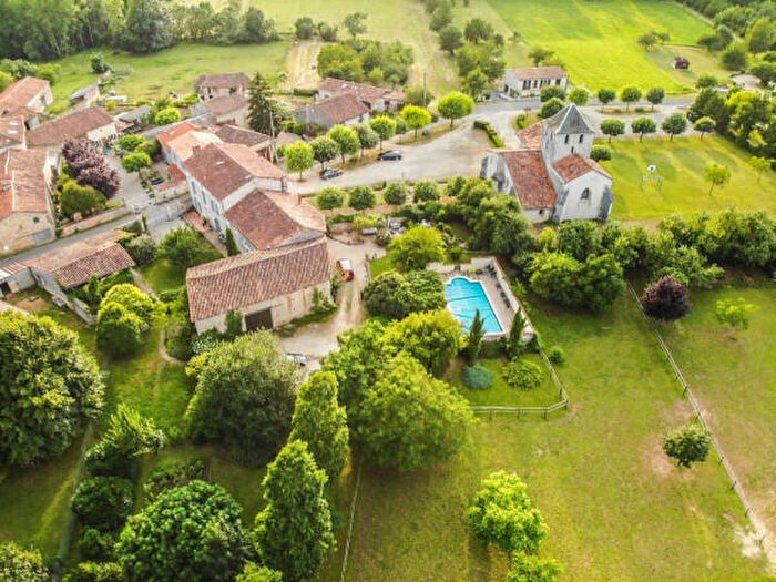 Maison à vendre - Aunac - 12 pièces - 8 chambres