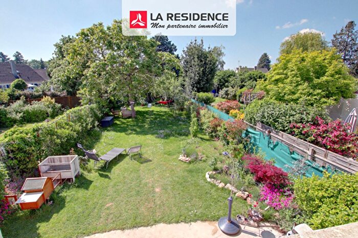 Le Mesnil-Saint-Denis : Maison 7 pièces à vendre