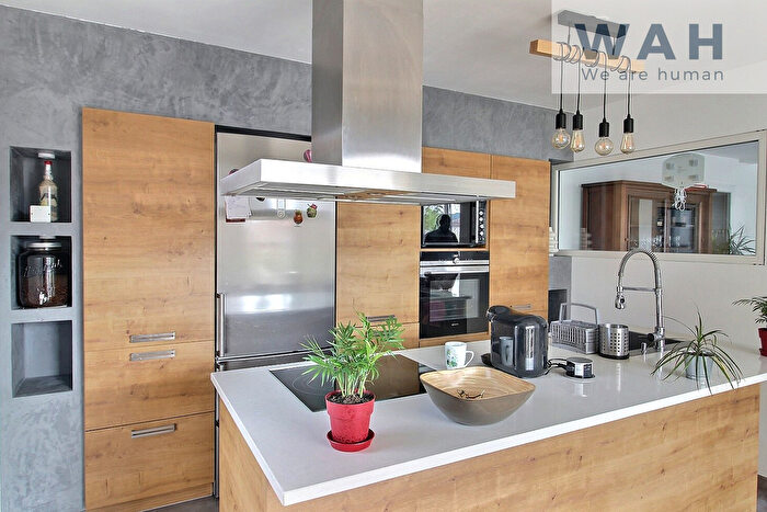 Maison à vendre - Vailhauquès - 6 pièces - 5 chambres