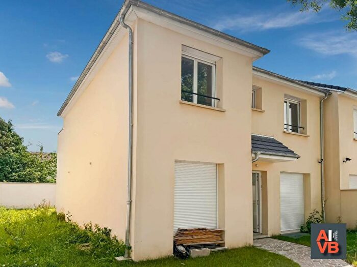 Maison à vendre - Lagny-sur-Marne - 6 pièces - 5 chambres