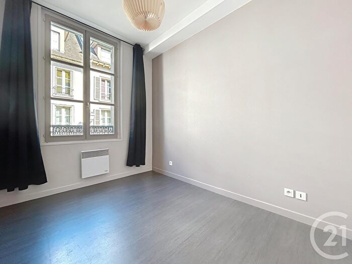 Appartement à louer - Troyes, Cathédrale - 1 pièce